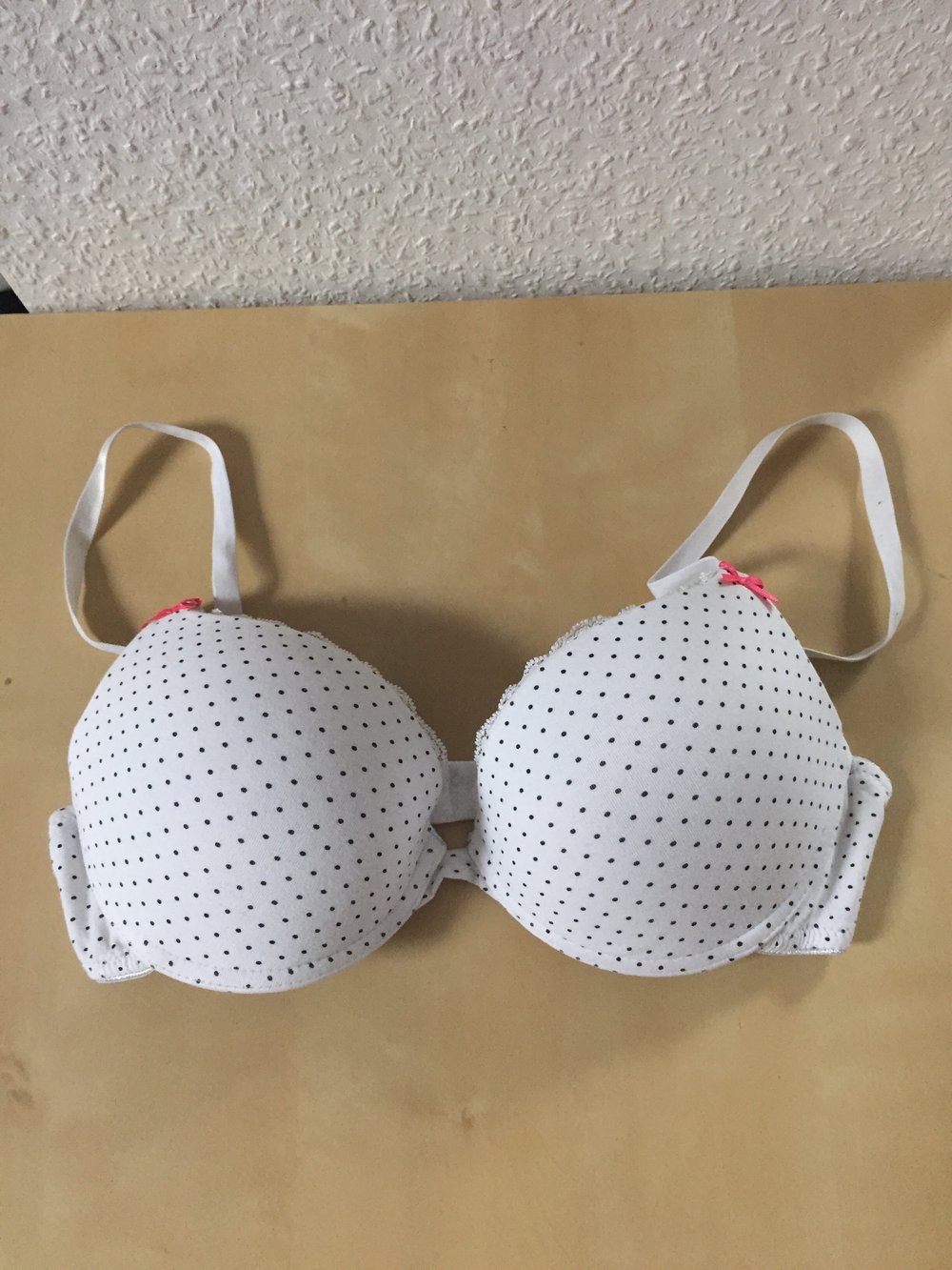 H&M - Weißer BH mit schwarzen Pünktchen in C75 :: Kleiderkorb.de