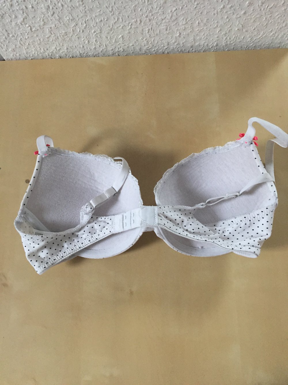 H&M - Weißer BH mit schwarzen Pünktchen in C75 :: Kleiderkorb.de