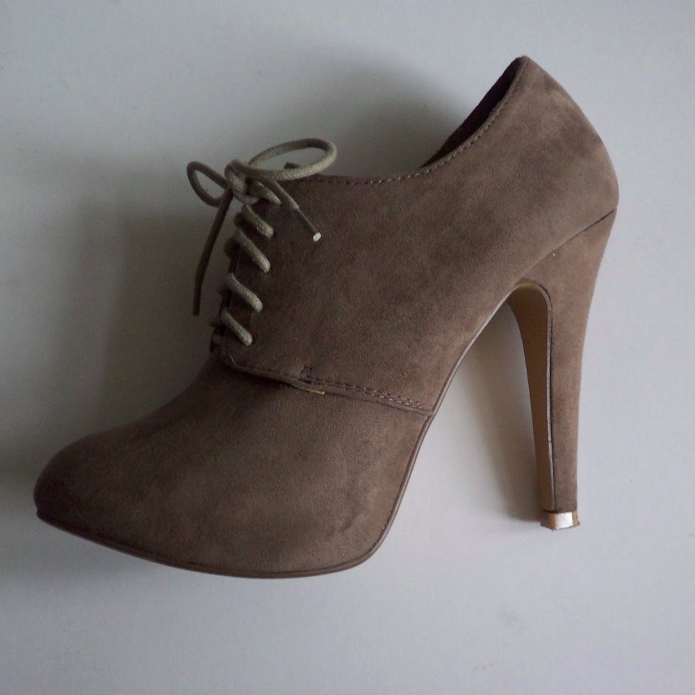 - Stiefeletten High-Heels Ankle-Boots geschnürt beige 38 :: Kleiderkorb.de