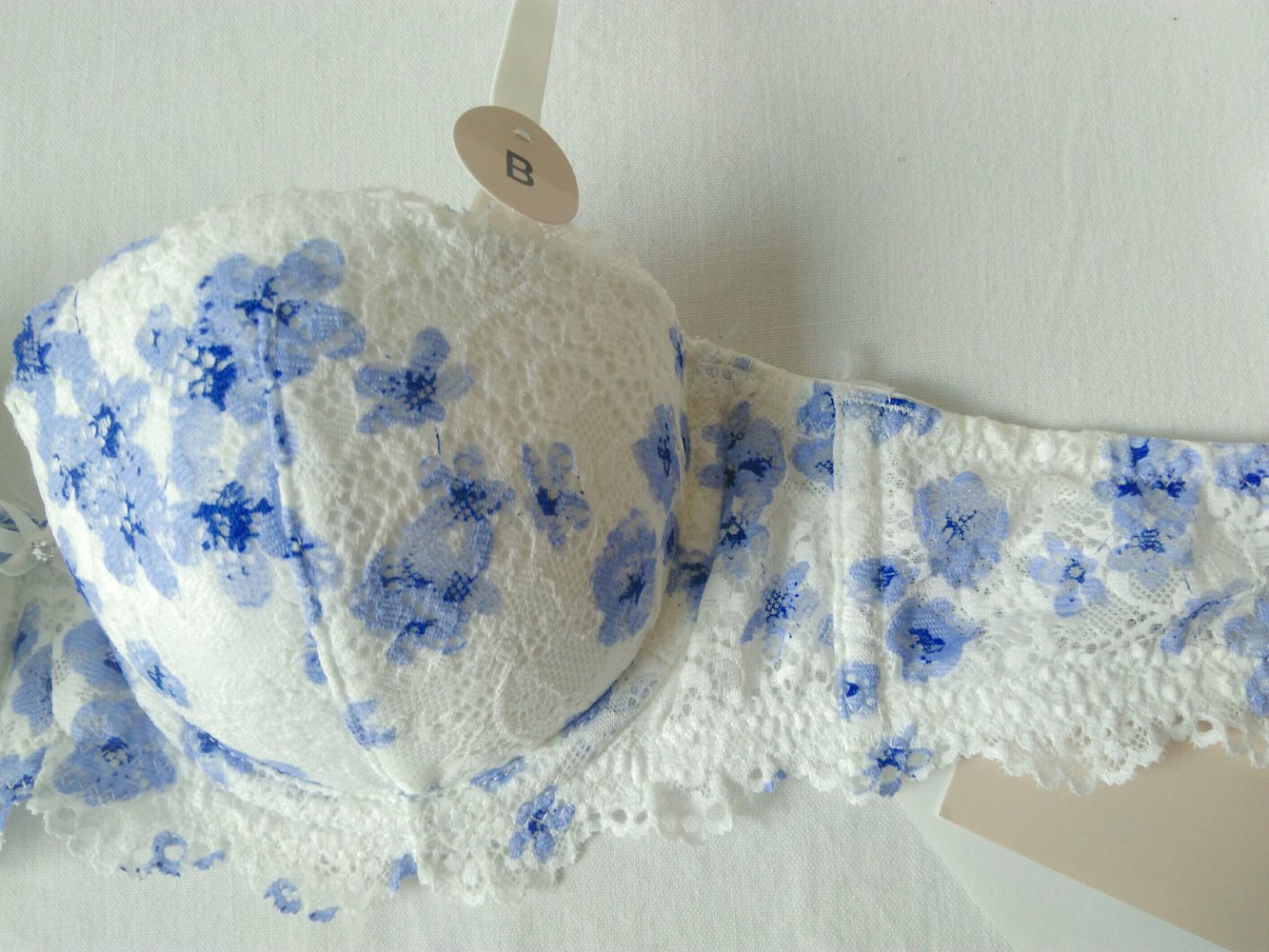 Neu BH 70B H&M mit Etikett Blumen Floral gemustert weiß lila blau ...