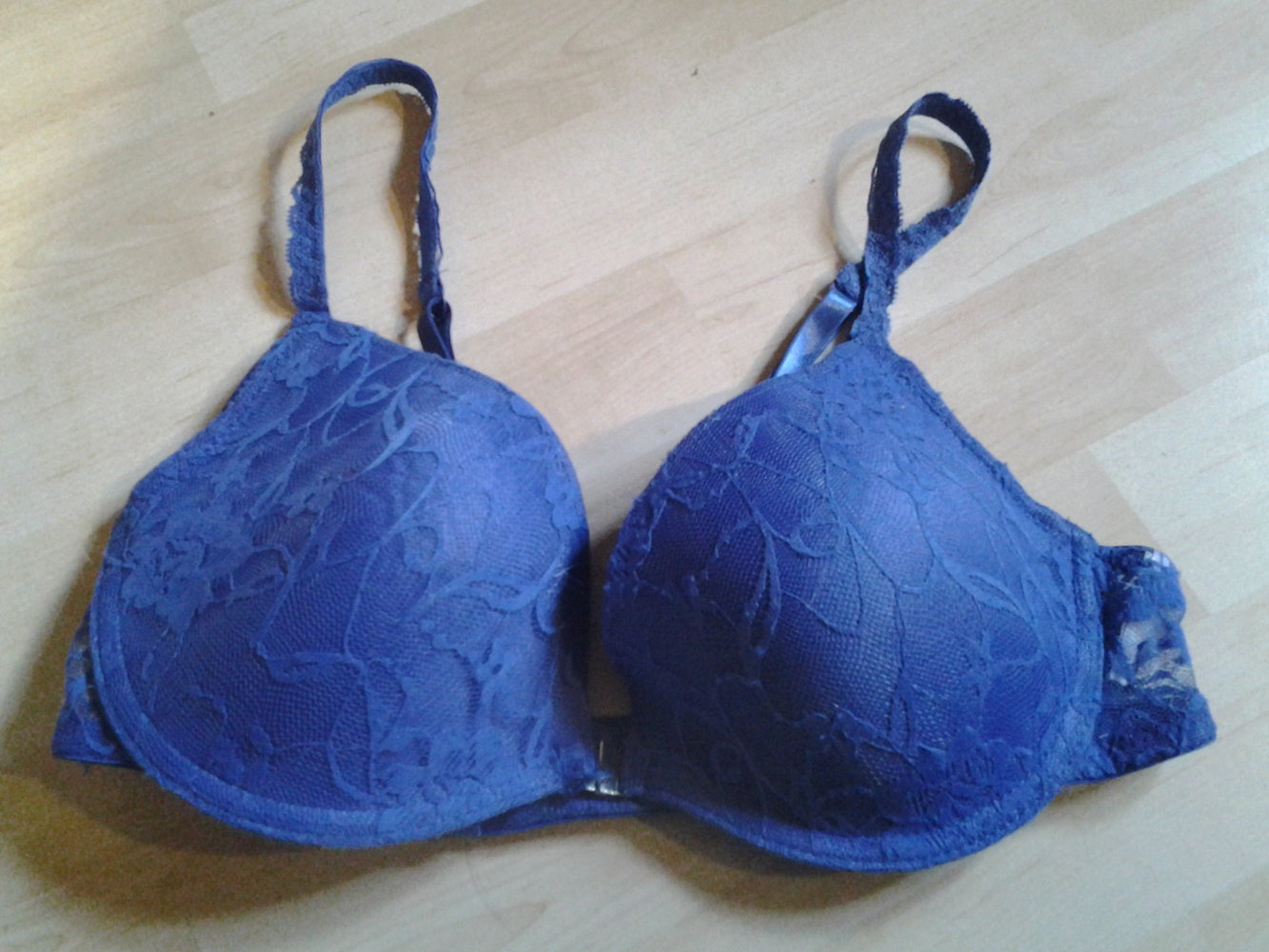 B love von Beate Uhse - Sexy blauer Spitzen-BH mit Verschluss vorne von ...
