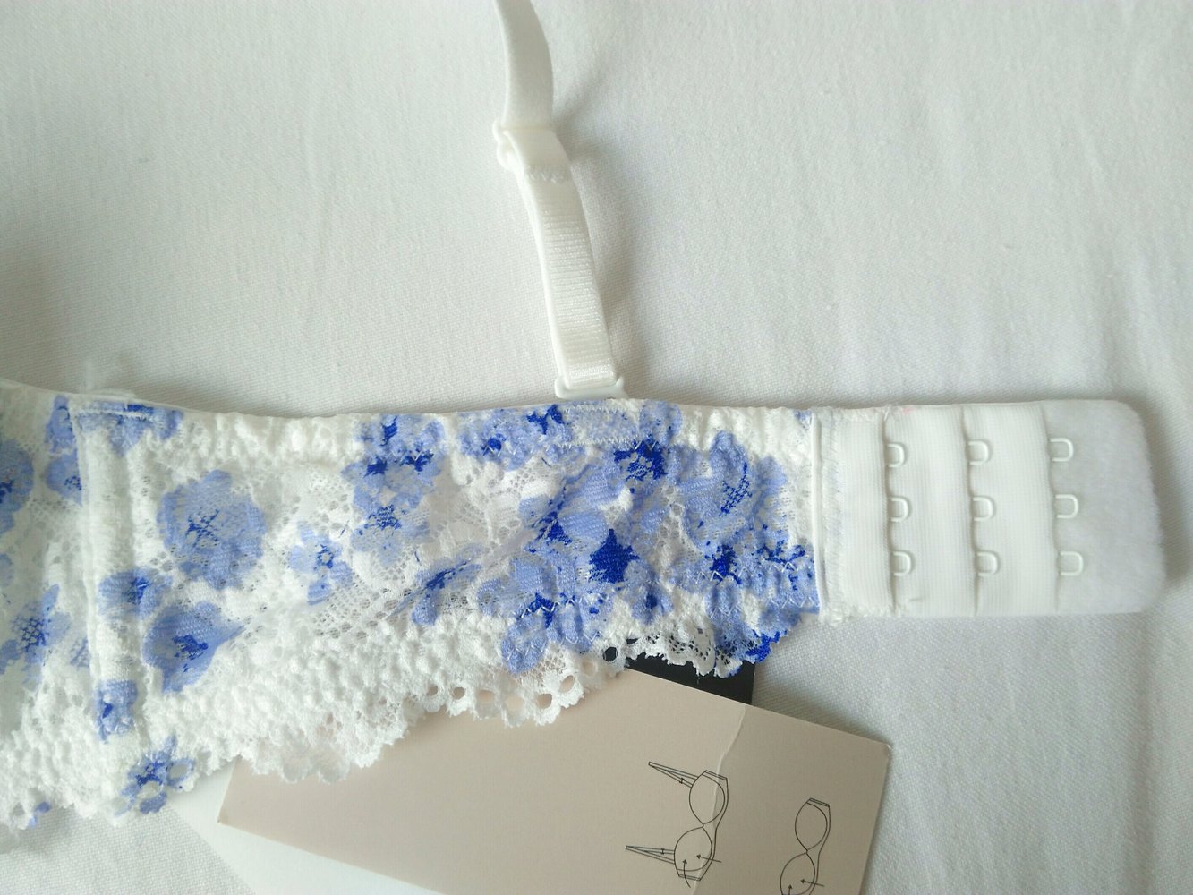 Neu BH 70B H&M mit Etikett Blumen Floral gemustert weiß lila blau ...