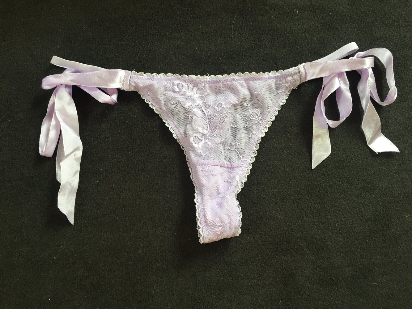 Hunkemöller - String mit Schleifchen an der Seite :: Kleiderkorb.de