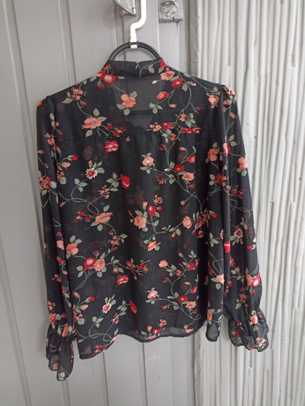 No Name - Schwarze Bluse mit Blumen :: Kleiderkorb.de